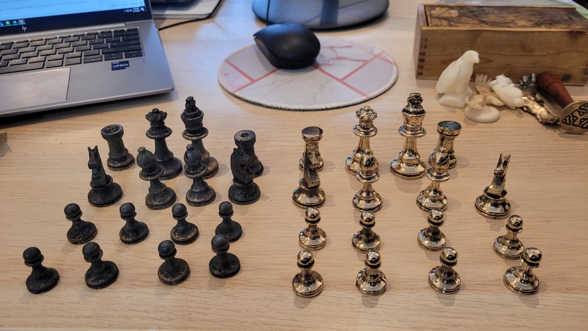 Sand Cast Chess Set – Osi Van Dessel